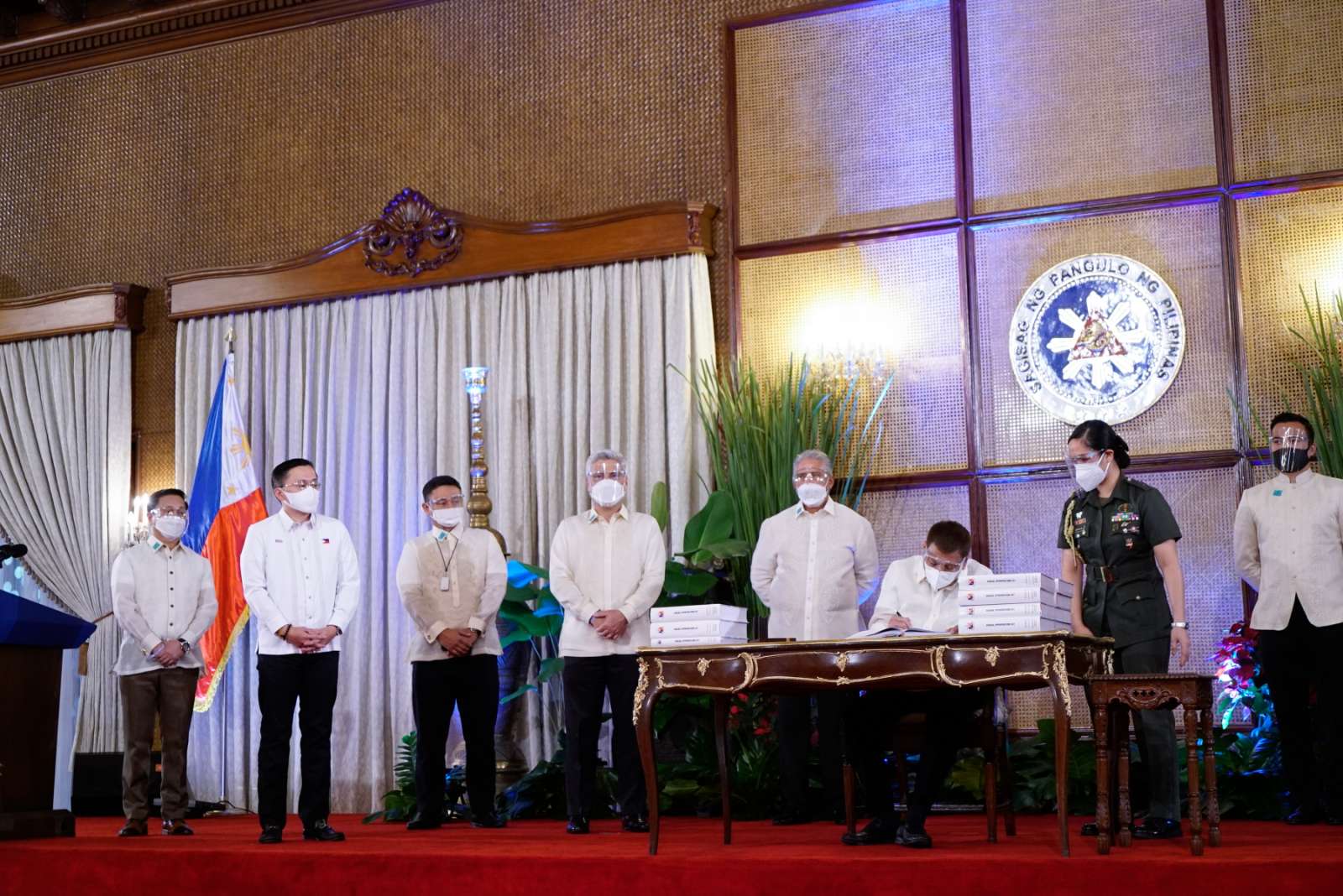 Duterte signs P4.5T national budget for 2021 – Frontpage PH
